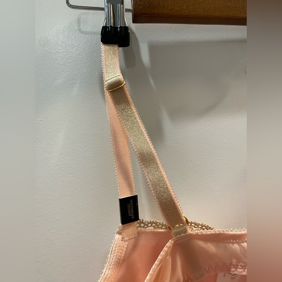 Victoria's Secret | Intimates & Sleepwear | Nwt Vs 34d Bra | Poshmark